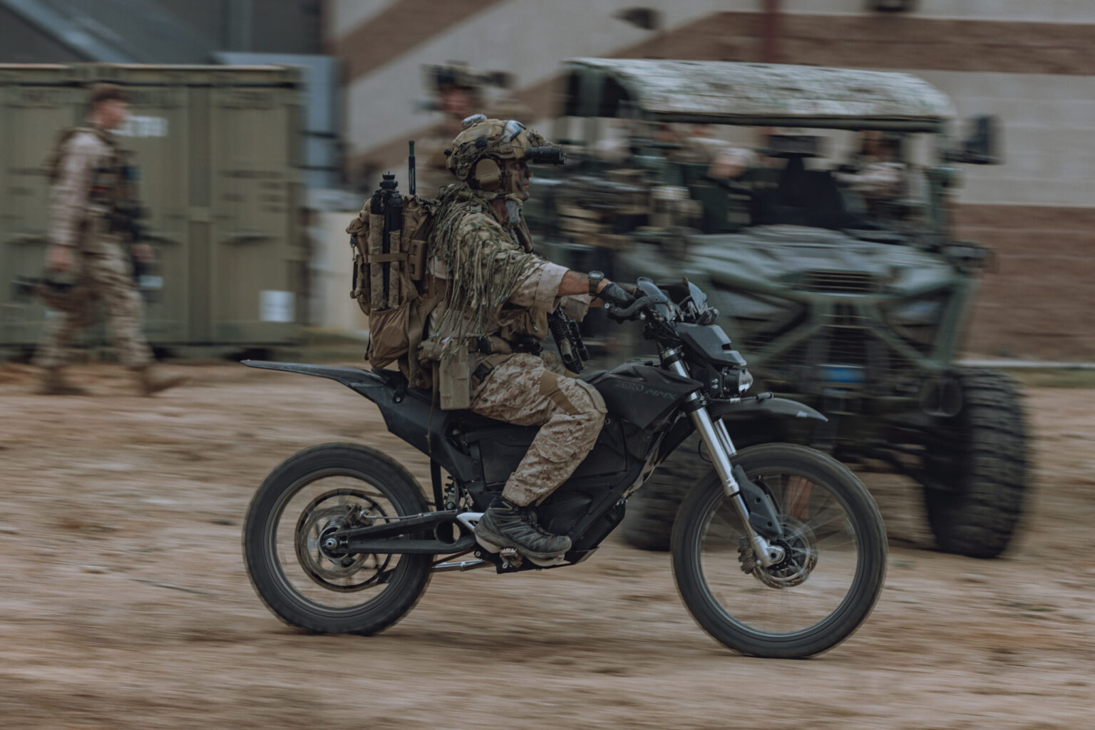 カワサキKLR650が米軍装備に。M1030の全貌 | 市谷陸のブログ
